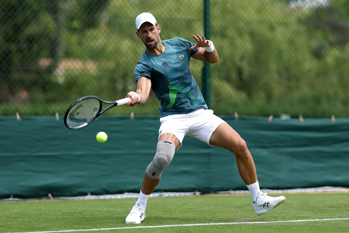 右膝手術から3週間のジョコビッチ、ウィンブルドン出場は「タイトル争いができるときだけ」